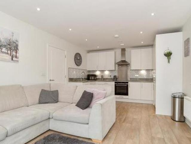 Thornton Close, Leatherhead, 2 Bedroom Flat