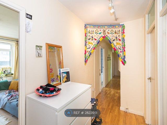 Thornton Gardens, London SW12, 4 bed flat to rent, £3,245 pcm | PrimeLocation