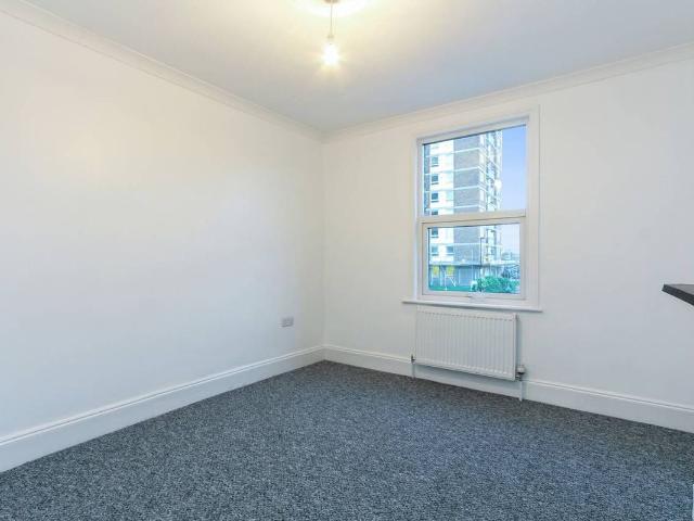 Thornton Heath CR7, Room to rent, £650 pcm | PrimeLocation