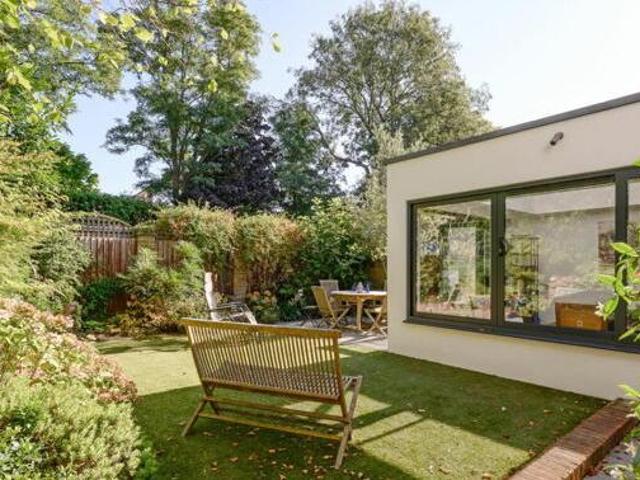 Thornton Hill, Wimbledon, 3 Bedroom Flat