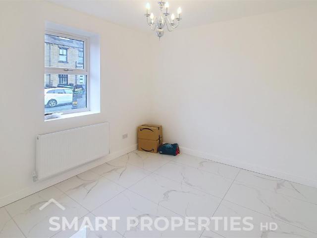 Thornton Lodge, Huddersfield HD1, 2 bed flat to rent, £775 pcm | PrimeLocation