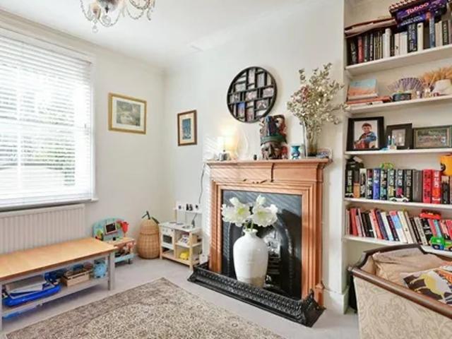 Thornton Road, London, SW19 4NF, United Kingdom | 3 bed townhouse for rent #138592004 | Rentberry