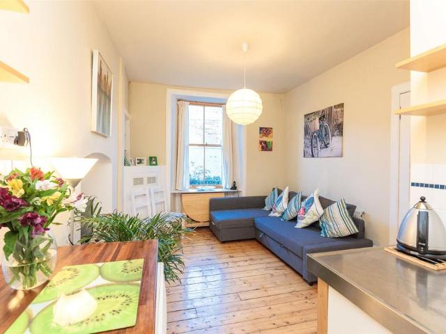 Thorntree Street, Edinburgh, EH6 2 bed flat to rent £1,230 pcm £284 pw