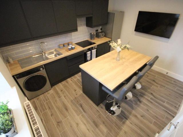 Thornville Mount, Leeds, LS6 1JX 3 bed end of terrace house to rent £1,430 pcm £330 pw