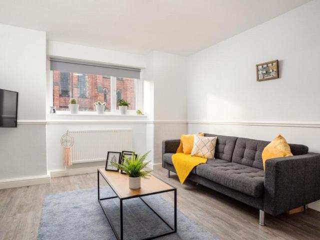 Thornville Road, Leeds LS6 3 bed flat to rent £1,898 pcm £438 pw