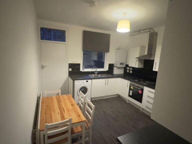 Thornville Street, Hyde Park, Leeds. 3 bed terraced house to rent £1,222 pcm £282 pw