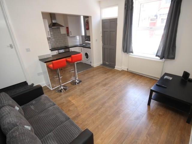 Thornville Terrace, Hyde Park, Leeds. 3 bed terraced house to rent £1,287 pcm £297 pw