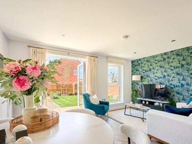Thorpe Close, Bordon, 3 Bedroom End