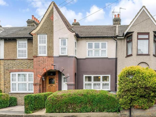Thorpe Crescent, Walthamstow, E17 3 bed house to rent £2,300 pcm £531 pw