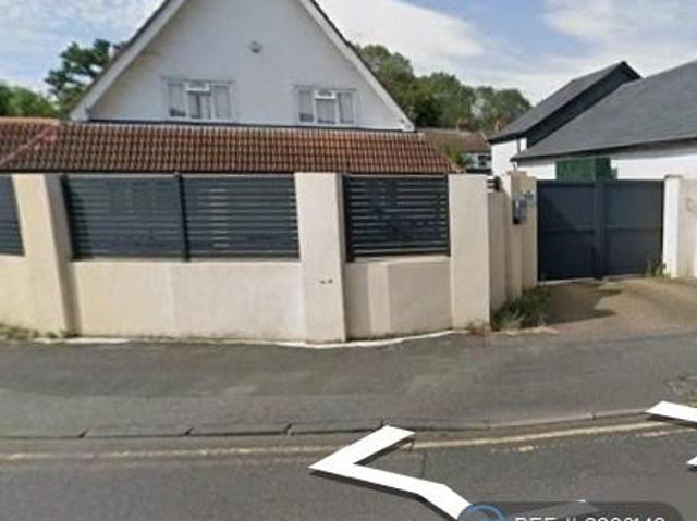 Thorpe Lea Road, Egham, TW20 5 bed semi detached house to rent £3,300 pcm £762 pw