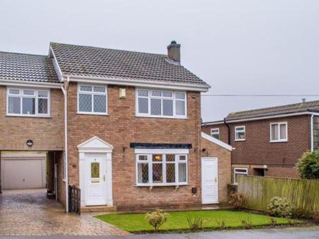 Thorpes Avenue, Denby Dale, 4 Bedroom Detached