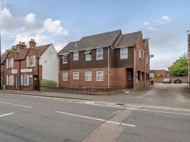 Thatcham, Berkshire, 2 Bedroom Flat