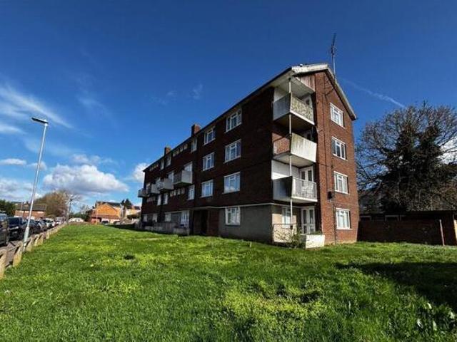 Thatches Grove, Chadwell Heath, 2 Bedroom Maisonette