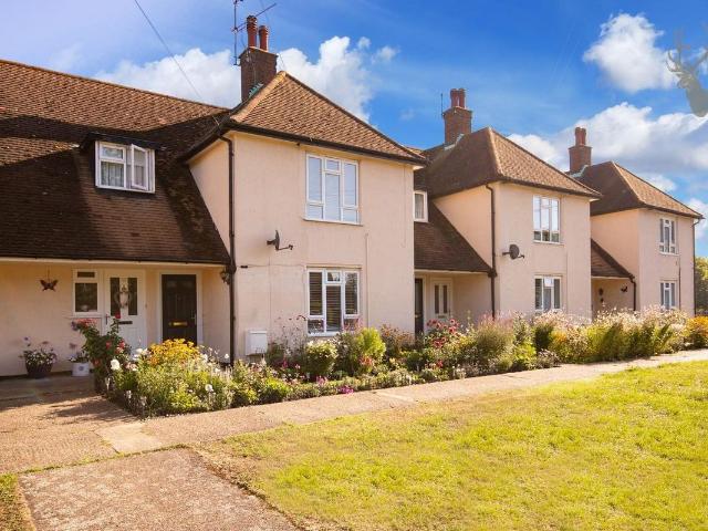 Thaxted Road, Buckhurst Hill IG9, 1 bed flat to rent, £1,600 pcm | PrimeLocation