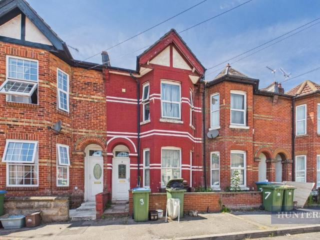 Thackeray Road, Southampton 4 bed terraced house to rent £2,100 pcm £485 pw