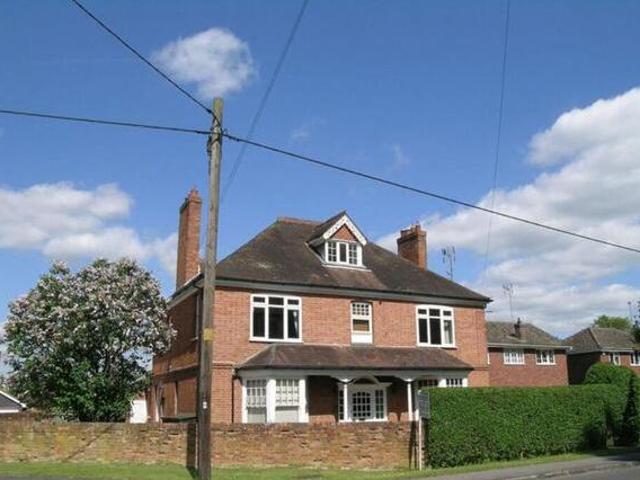 Thame Road, Longwick, 3 Bedroom Link