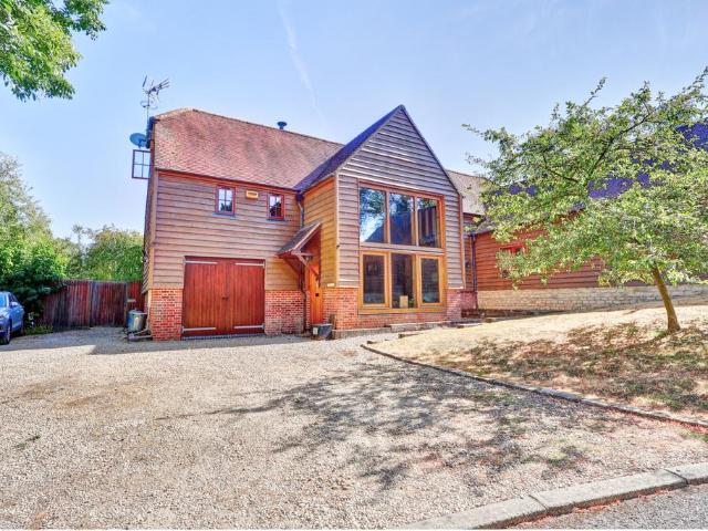 Thame Road, Princes Risborough HP27 4 bed semi detached house to rent £3,900 pcm £900 pw