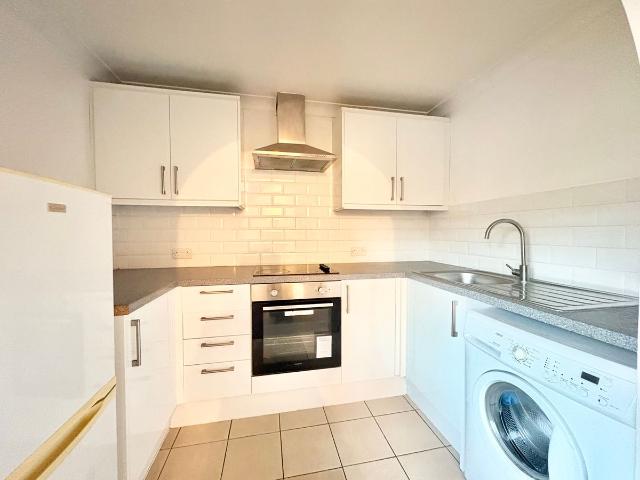 Thames Court, Waterlooville PO8, 1 bed flat to rent, £925 pcm | PrimeLocation