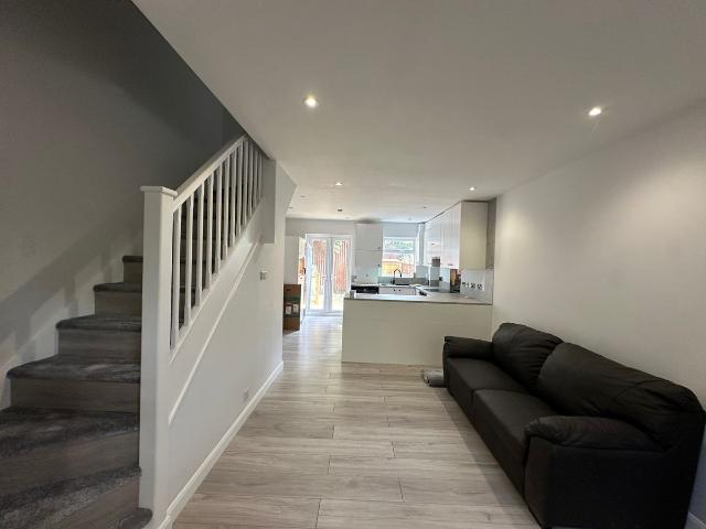 Thames Circle, Canary Wharf, London E14, 2 bed end terrace house to rent, £2,499 pcm | PrimeLocation