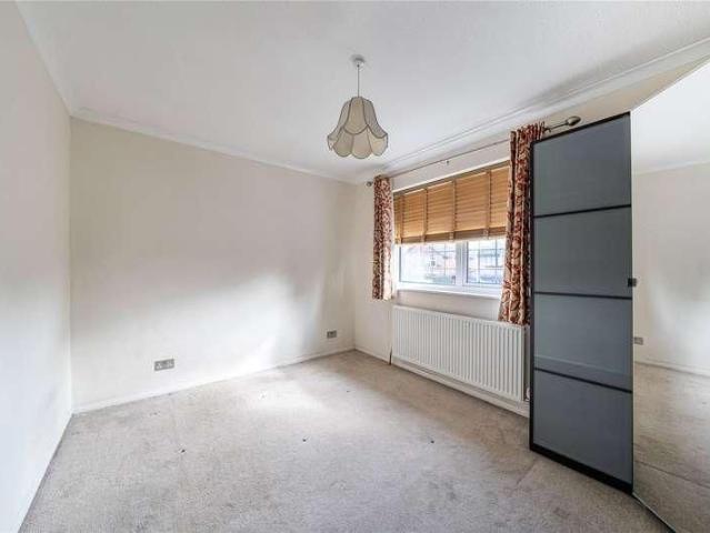 Thames Drive, Ruislip, HA4