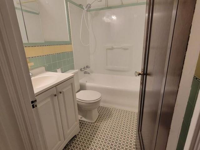 Thames Manor 1 Bedroom Apartment for Rent at 585 S Negley Ave, Pittsburgh, PA 15232 Shadyside
