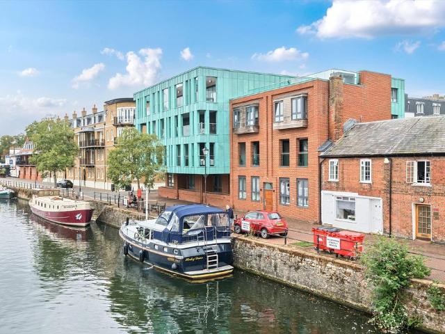 Thames Side, Windsor, Berkshire SL4 2 bed terraced house to rent £3,950 pcm £912 pw