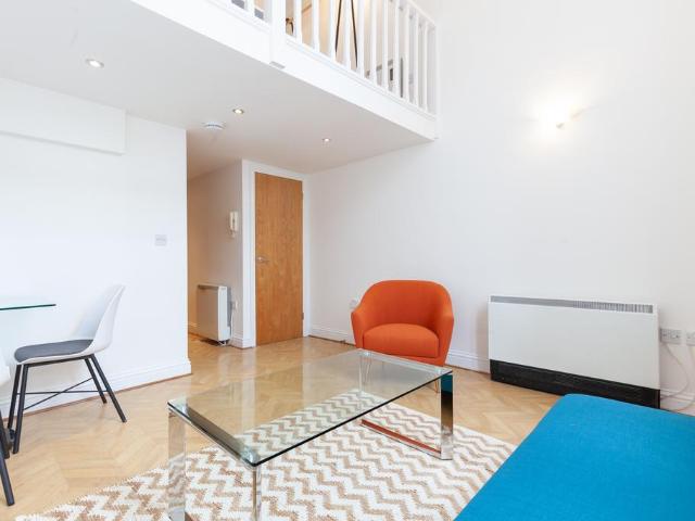 THAMES STREET, OXFORD, OX1 1 bed apartment to rent £1,595 pcm £368 pw