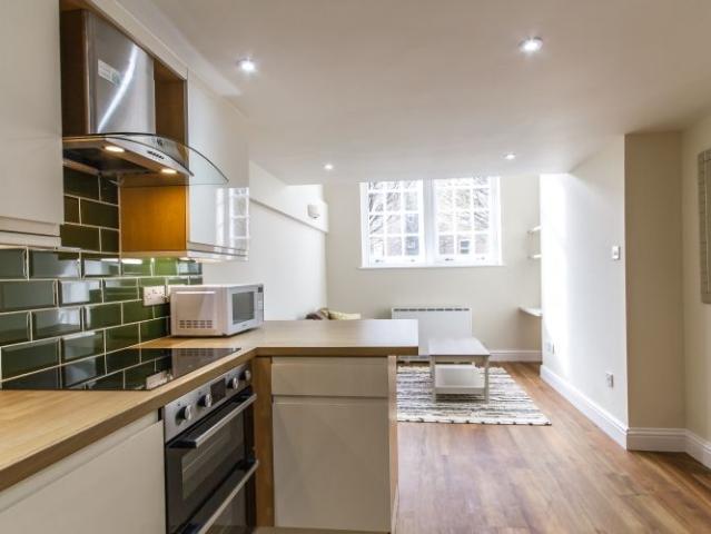 Thames Street, Oxford OX1, 1 bed flat to rent, £1,700 pcm | PrimeLocation
