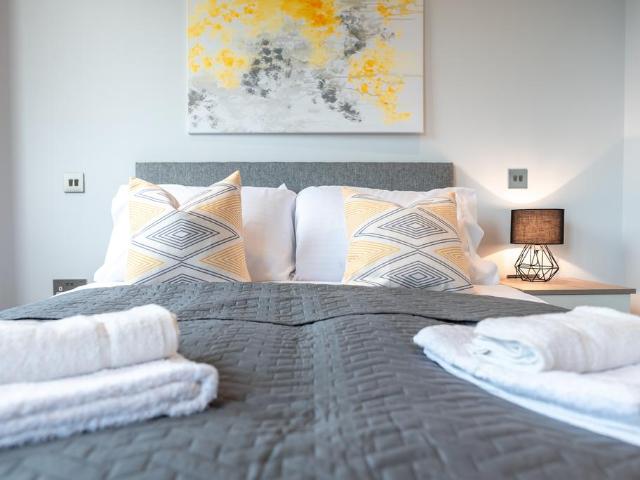 Thames Street, Staines Upon Thames TW18 Apartment to rent £2,700 pcm £623 pw