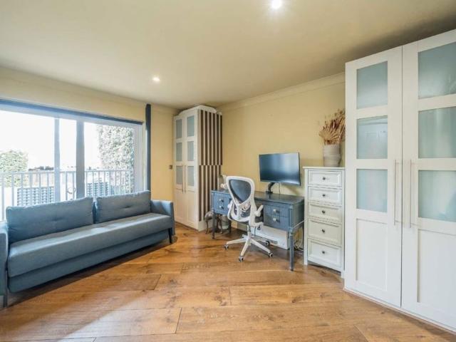 Thames Street, TW16, London