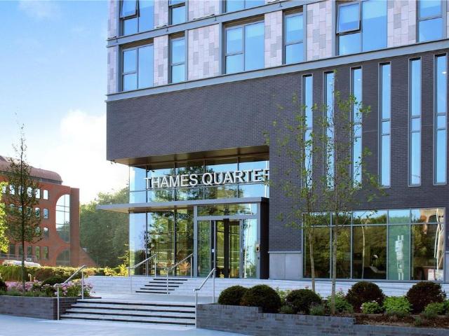 Thames Quarter, 2 Napier Road. Studio to rent £1,450 pcm £335 pw