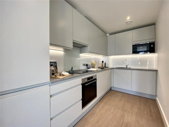 Thames Quarter, 2 Napier Road. 2 bed apartment to rent £2,100 pcm £485 pw