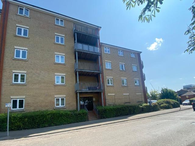 Thames Road, Grays RM17, 2 bed flat to rent, £1,500 pcm | PrimeLocation