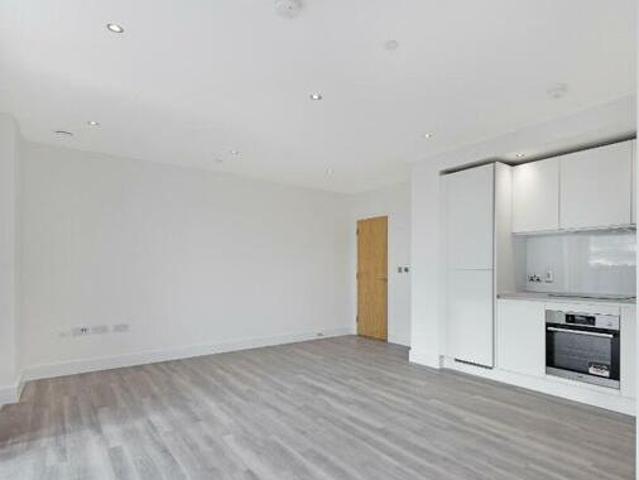 Thames Road, London, 3 Bedroom Flat