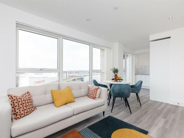 Thames Road, London E16, 1 bed flat to rent, £1,850 pcm | PrimeLocation