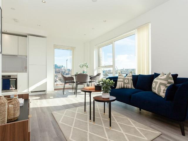 Thames Road, London E16, 2 bed flat to rent, £2,200 pcm | PrimeLocation