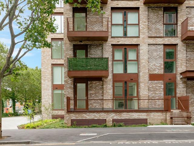 Thames Road, London E16, 3 bed flat to rent, £2,500 pcm | PrimeLocation