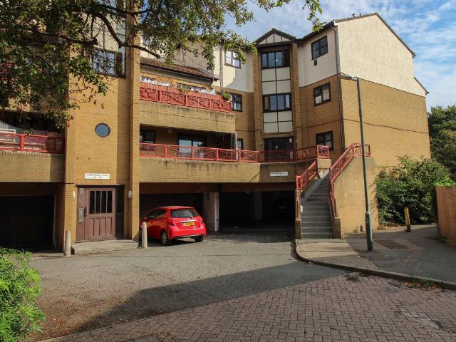 Thamesbank Place, London SE28, 1 bed flat to rent, £1,350 pcm | PrimeLocation