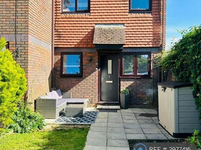 Thamesbourne Mews, Bourne End, SL8 1 bed end of terrace house to rent £1,275 pcm £294 pw