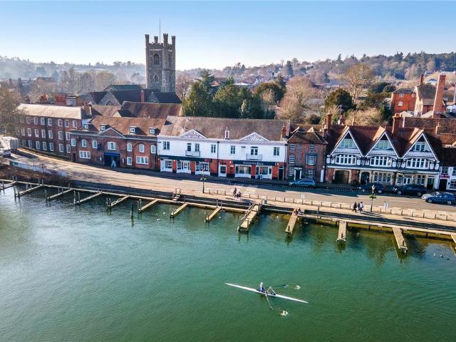 Thameside, Henley on Thames RG9 4 bed apartment to rent £4,950 pcm £1,142 pw
