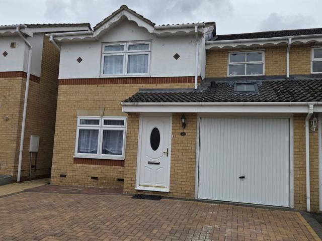 Thamesmead, London SE28, Room to rent, £900 pcm | PrimeLocation
