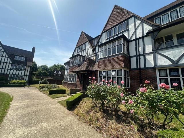 Thanet Court, Queens Drive, West Acton 3 bed flat to rent £2,600 pcm £600 pw