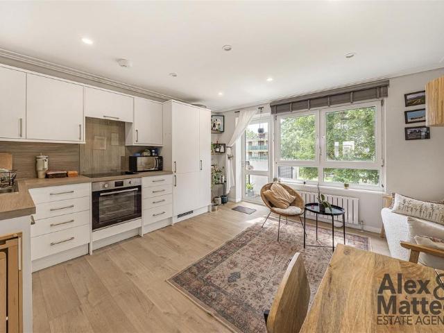 Thetford House, Bermondsey, SE1 3 bed flat to rent £2,600 pcm £600 pw