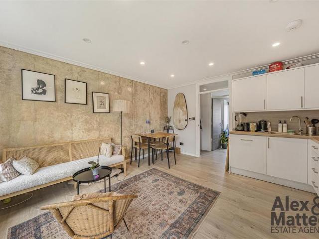 Thetford House, Bermondsey, SE1 3 bed flat to rent £2,600 pcm £600 pw