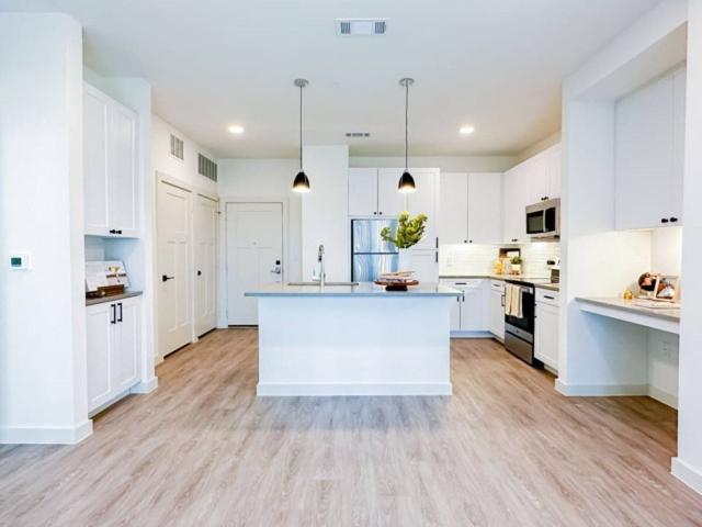 The 1906 at Bishop Ridge 1 Bedroom Apartment for Rent at 501 N Ewing Ave, Dallas, TX 75203 Lake Cliff
