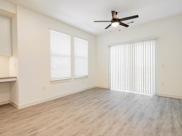 The 1906 at Bishop Ridge 1 Bedroom Apartment for Rent at 501 N Ewing Ave, Dallas, TX 75203 Lake Cliff