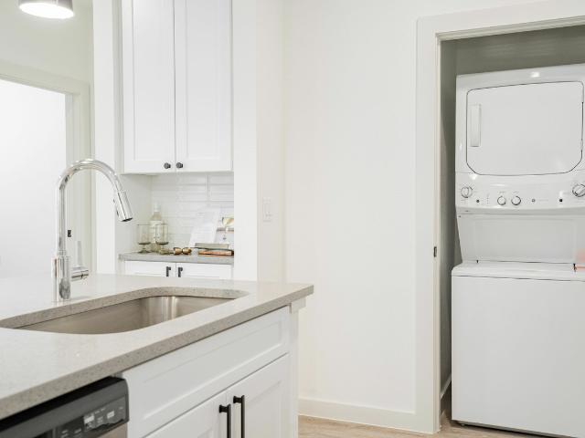 The 1906 at Bishop Ridge 1 Bedroom Apartment for Rent at 501 N Ewing Ave, Dallas, TX 75203 Lake Cliff