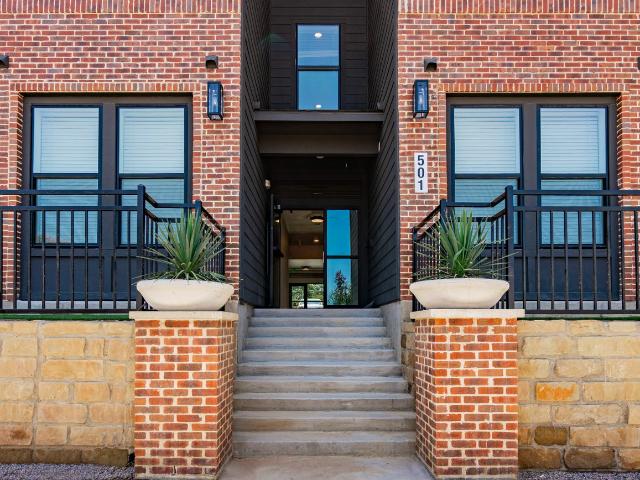 The 1906 at Bishop Ridge 2 Bedroom Apartment for Rent at 501 N Ewing Ave, Dallas, TX 75203 Lake Cliff
