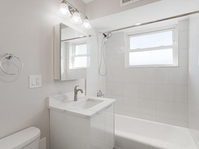 The 2333 Lunt 3 Bedroom Apartment for Rent at 2333 W Lunt Ave, Chicago, IL 60645 West Ridge