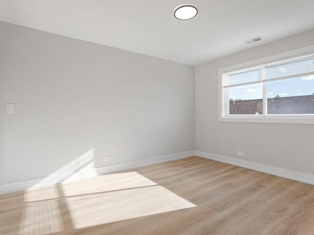 The 2333 Lunt 3 Bedroom Apartment for Rent at 2333 W Lunt Ave, Chicago, IL 60645 West Ridge